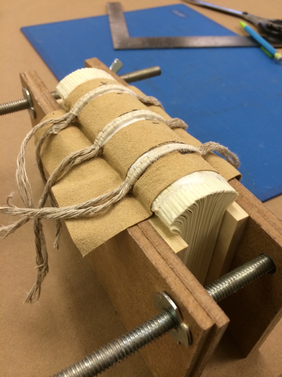 Girdle book – Digital Cellulose